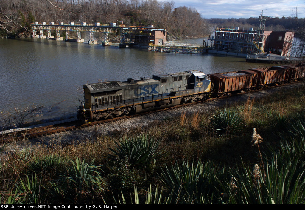 CSXT 406 LHF takes ballast train S004 west